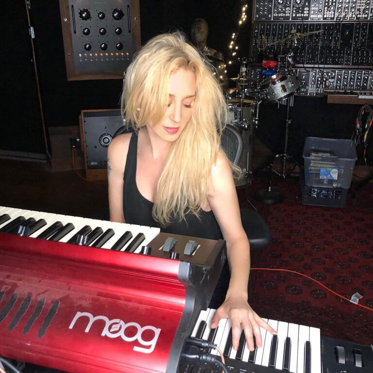 JES: New Album "Memento," 5 Travel Essentials, Diplo + More!