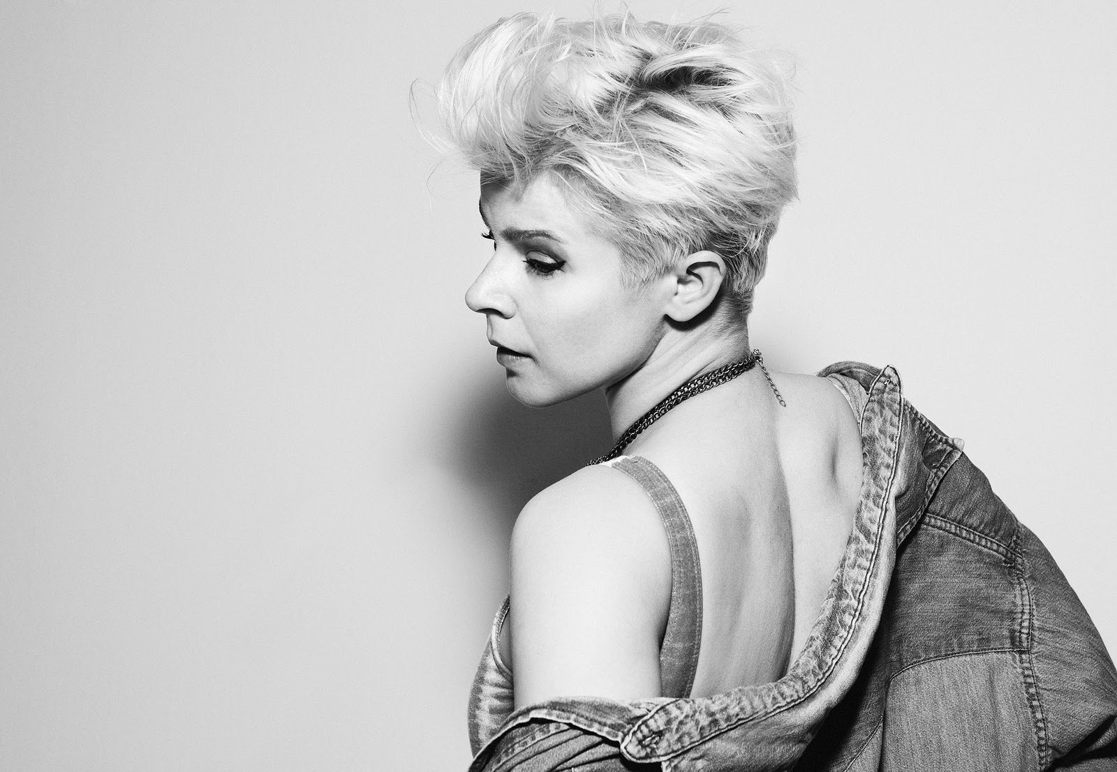 Robyn's "Dancing On My Own" Was The Greatest Song Of The 2010s | Nexus ...